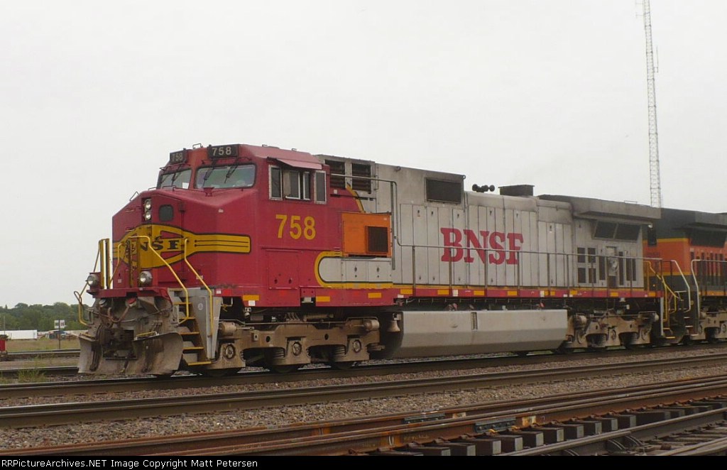 BNSF 758